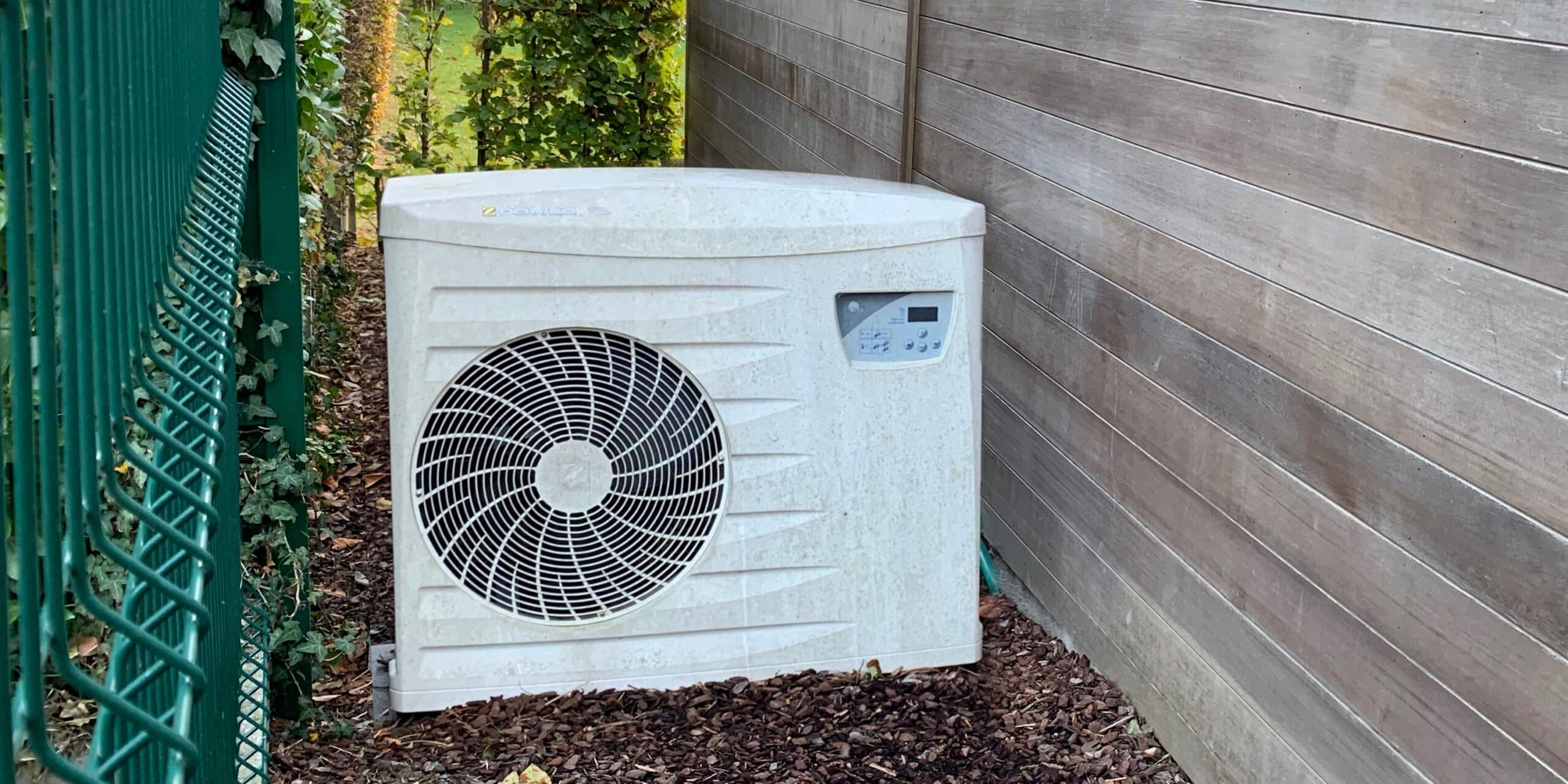 Onderhoud warmtepomp: werkwijze & prijs [+ Zelf doen?]